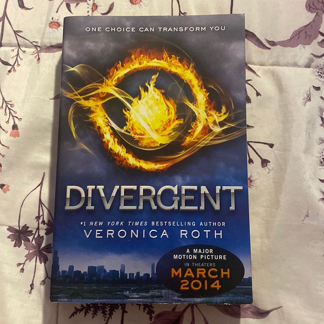 Divergent by Veronica Roth, Paperback | Pangobooks