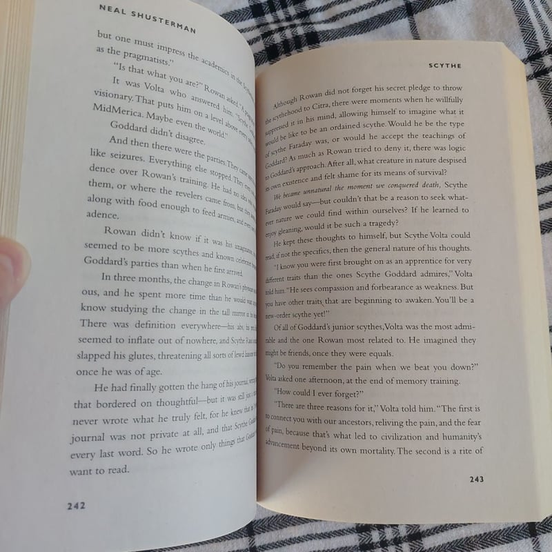 Scythe by Neal Shusterman, Paperback | Pangobooks