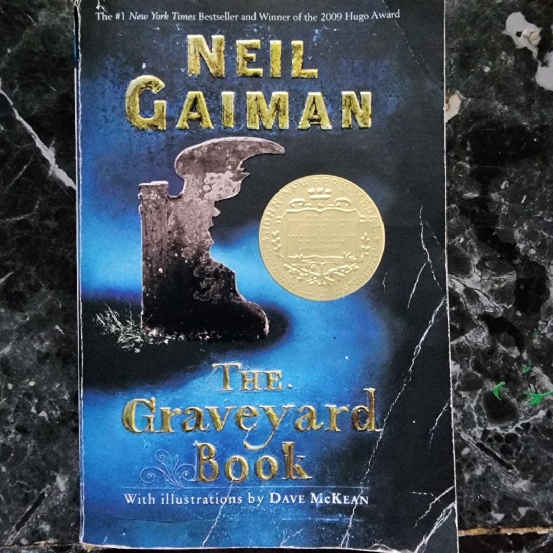 The Graveyard Book by Neil Gaiman, Paperback | Pangobooks