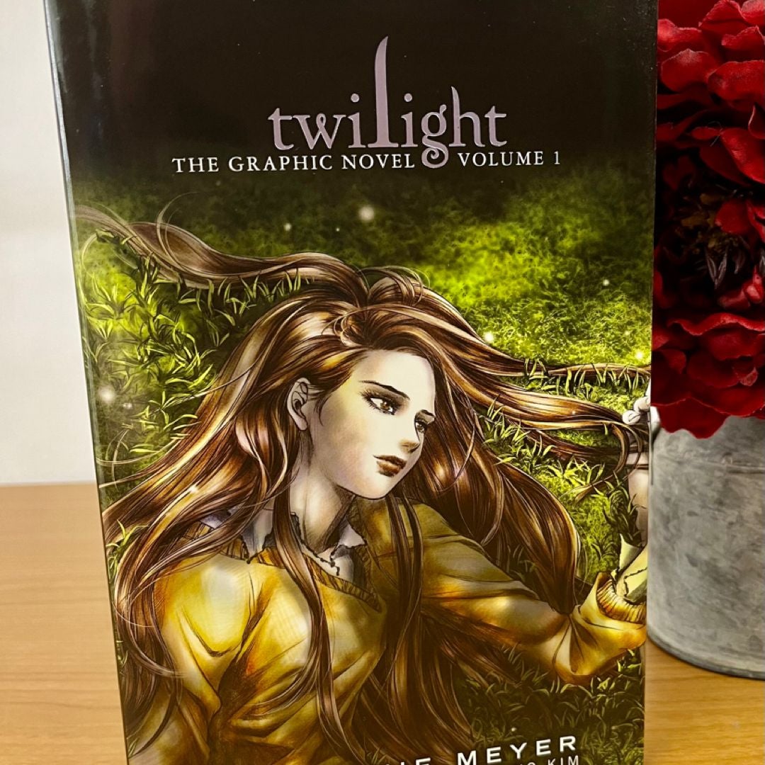 Twilight: the Graphic Novel, Vol. 1 by Stephenie Meyer, Young Kim