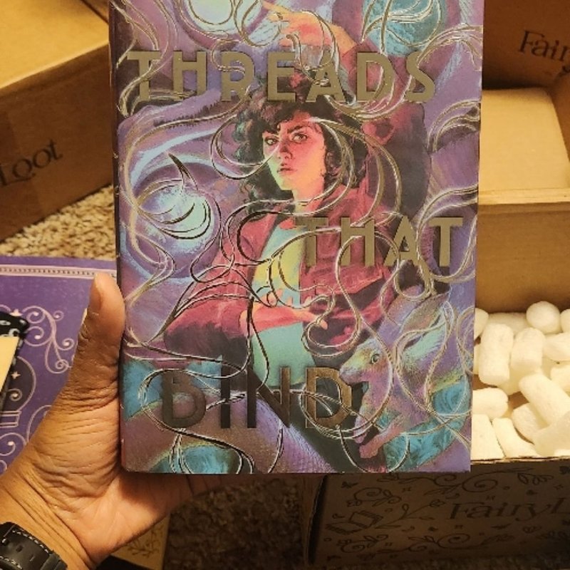Threads That Bind (FAIRYLOOT) by , Hardcover | Pangobooks