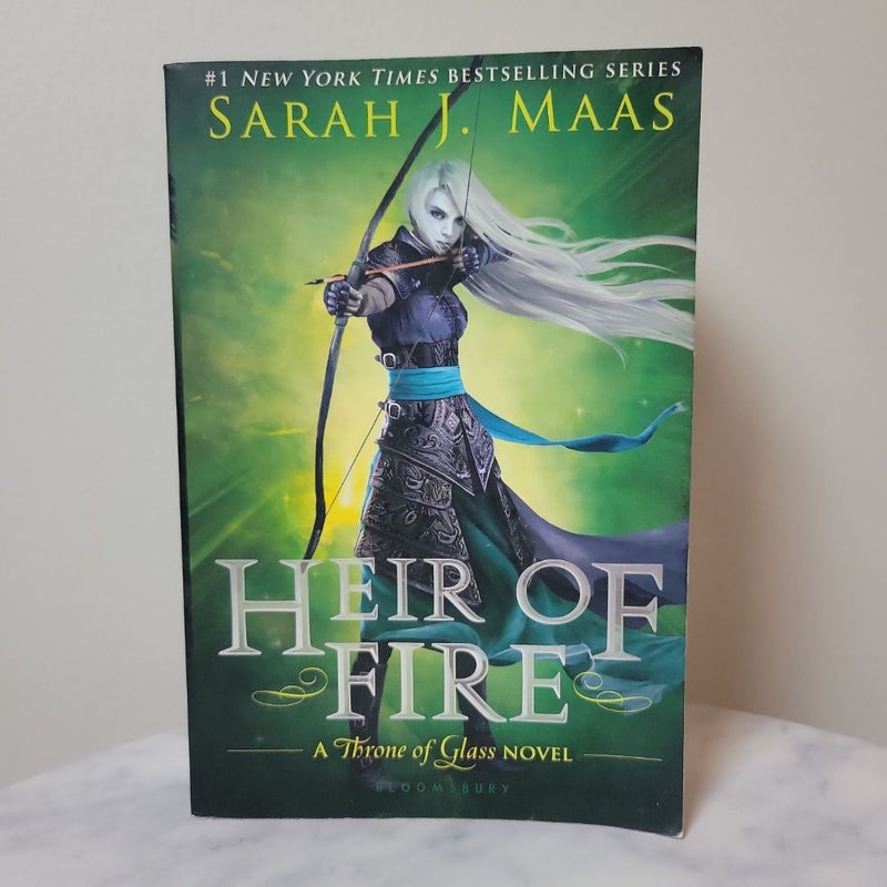 Heir of Fire | OOP Paperback by Sarah J. Maas, Paperback | Pangobooks