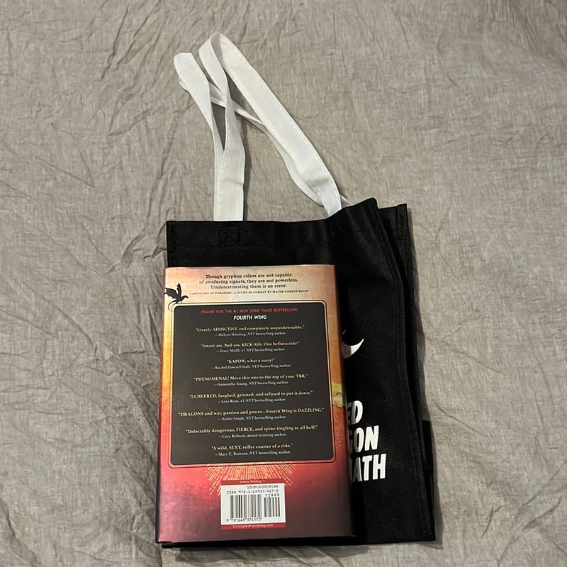 Fourth Wing tote bag by Rebecca Yarros, Hardcover | Pangobooks