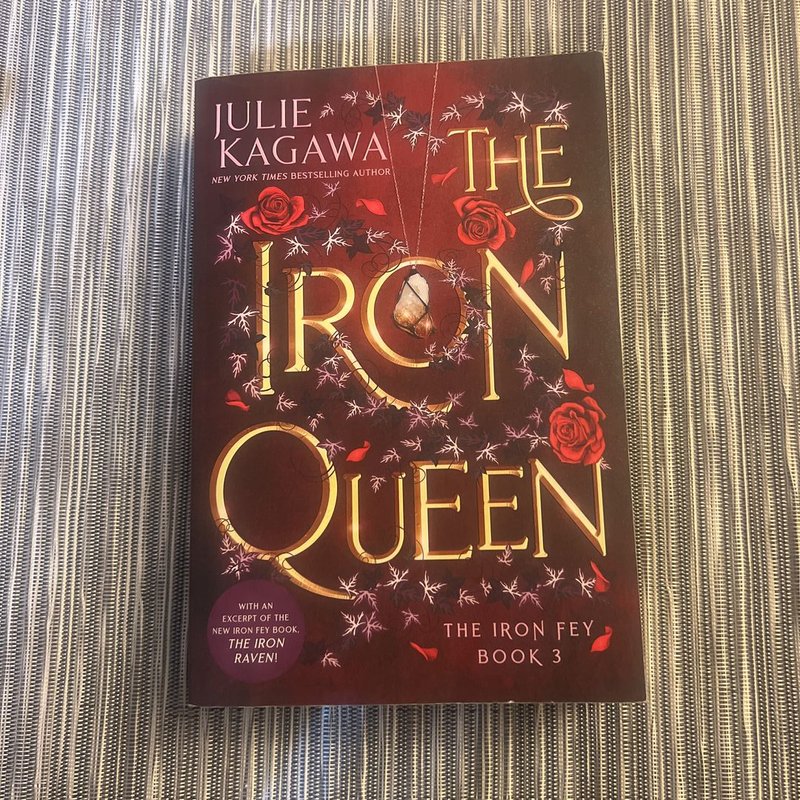 The Iron Queen Special Edition by Julie Kagawa, Paperback | Pangobooks