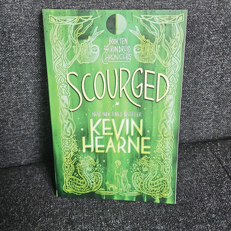 Scourged by Kevin Hearne, Paperback | Pangobooks