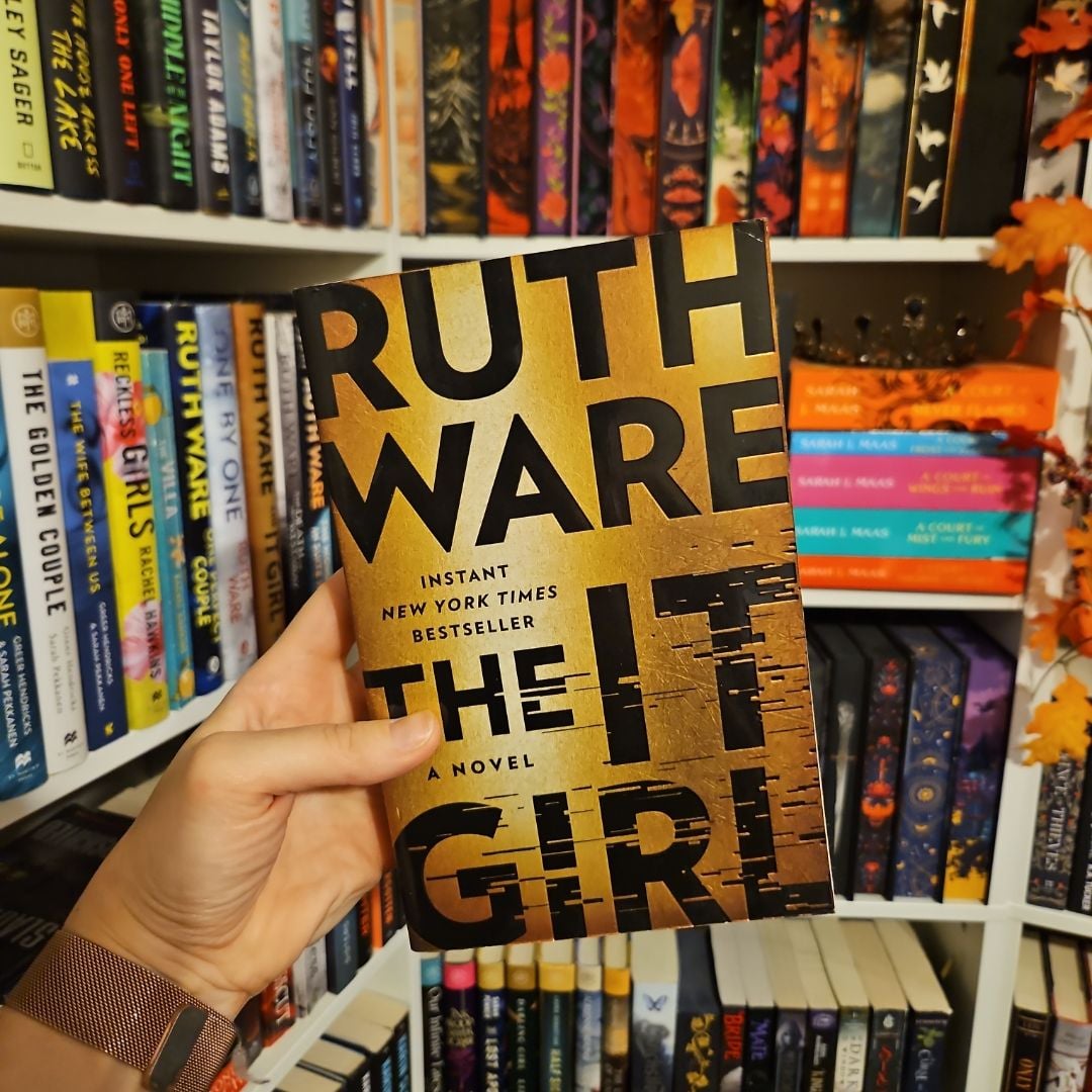 The It Girl by Ruth Ware, Paperback | Pangobooks