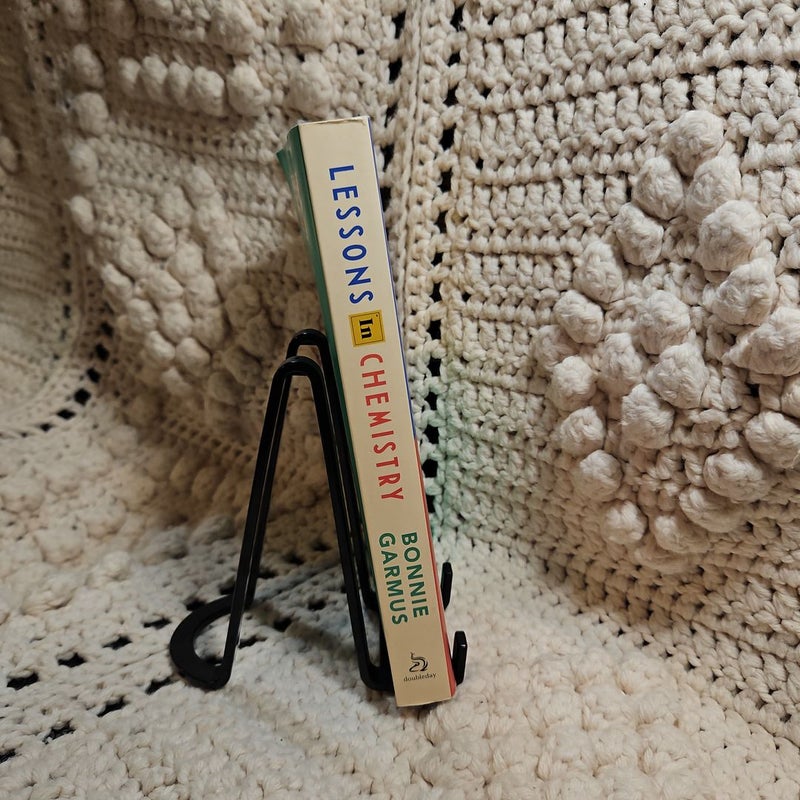 Lessons in Chemistry by Bonnie Garmus, Paperback | Pangobooks