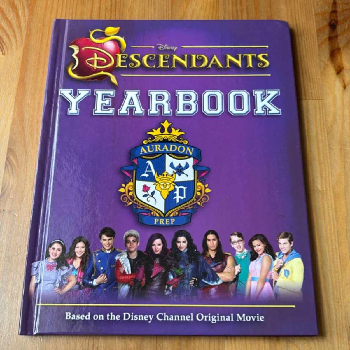Disney Descendants Yearbook by Disney