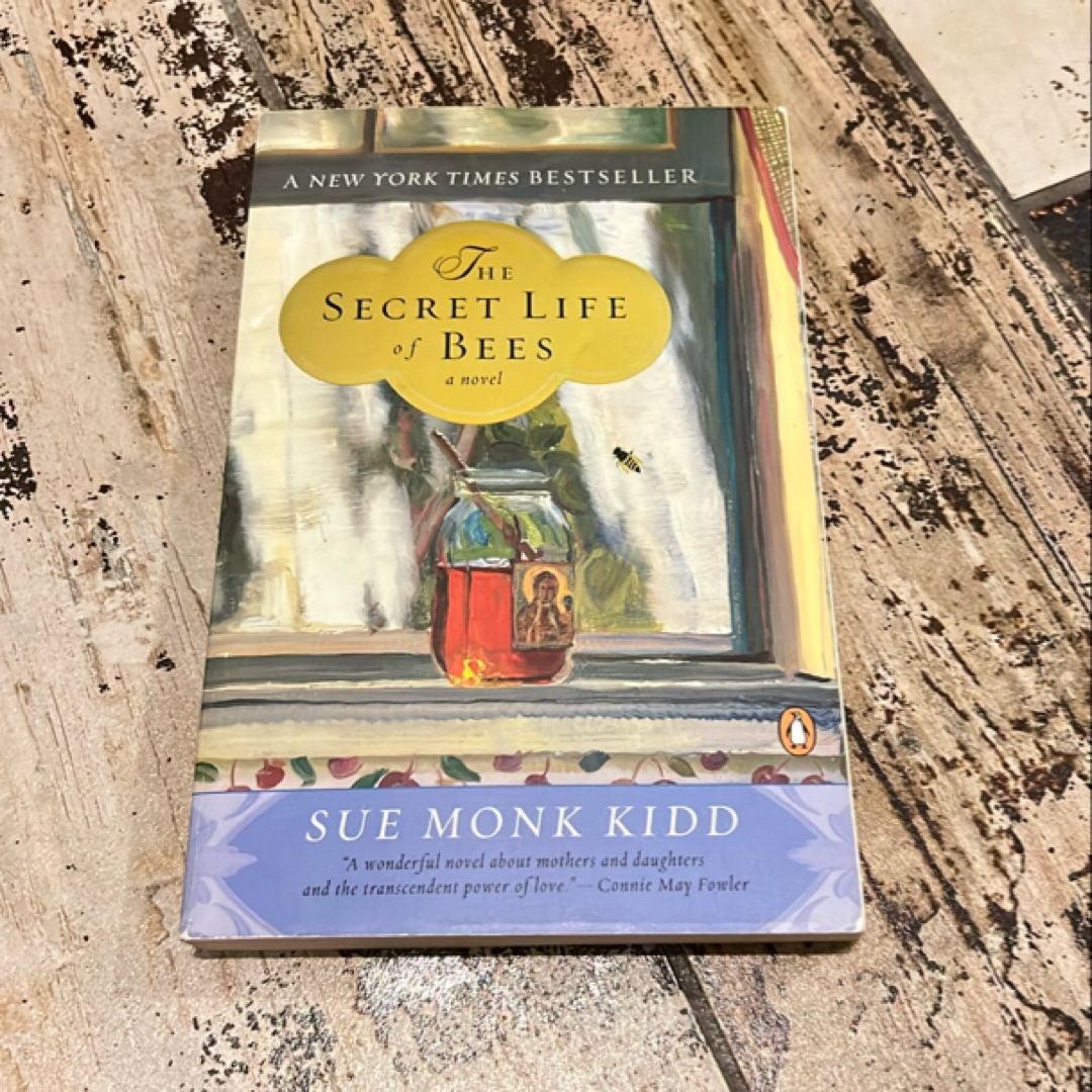 The Secret Life of Bees by Sue Monk Kidd, Paperback | Pangobooks
