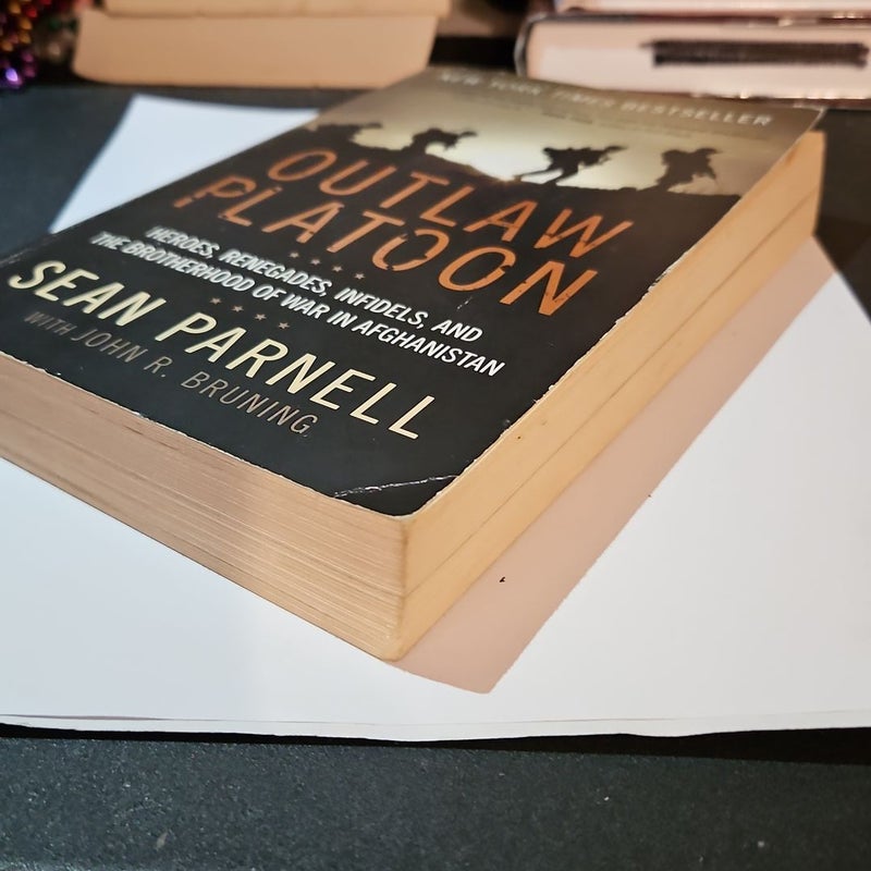 Outlaw Platoon by Sean Parnell, Paperback | Pangobooks