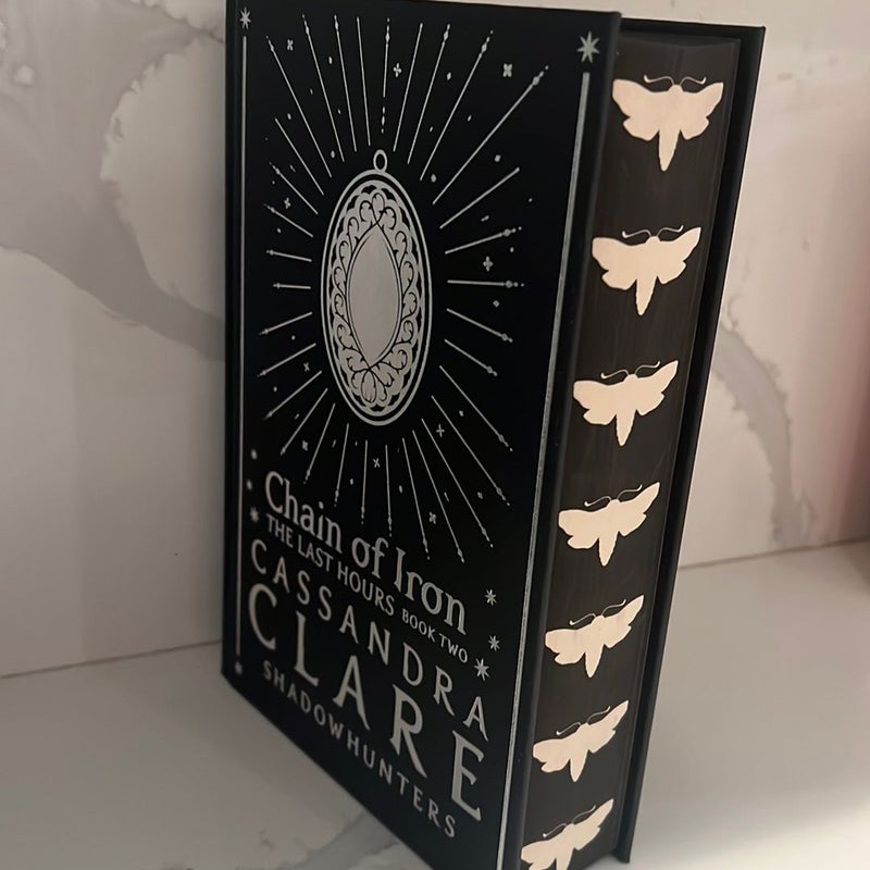 Chain of Iron by Cassandra Claire, Hardcover | Pangobooks