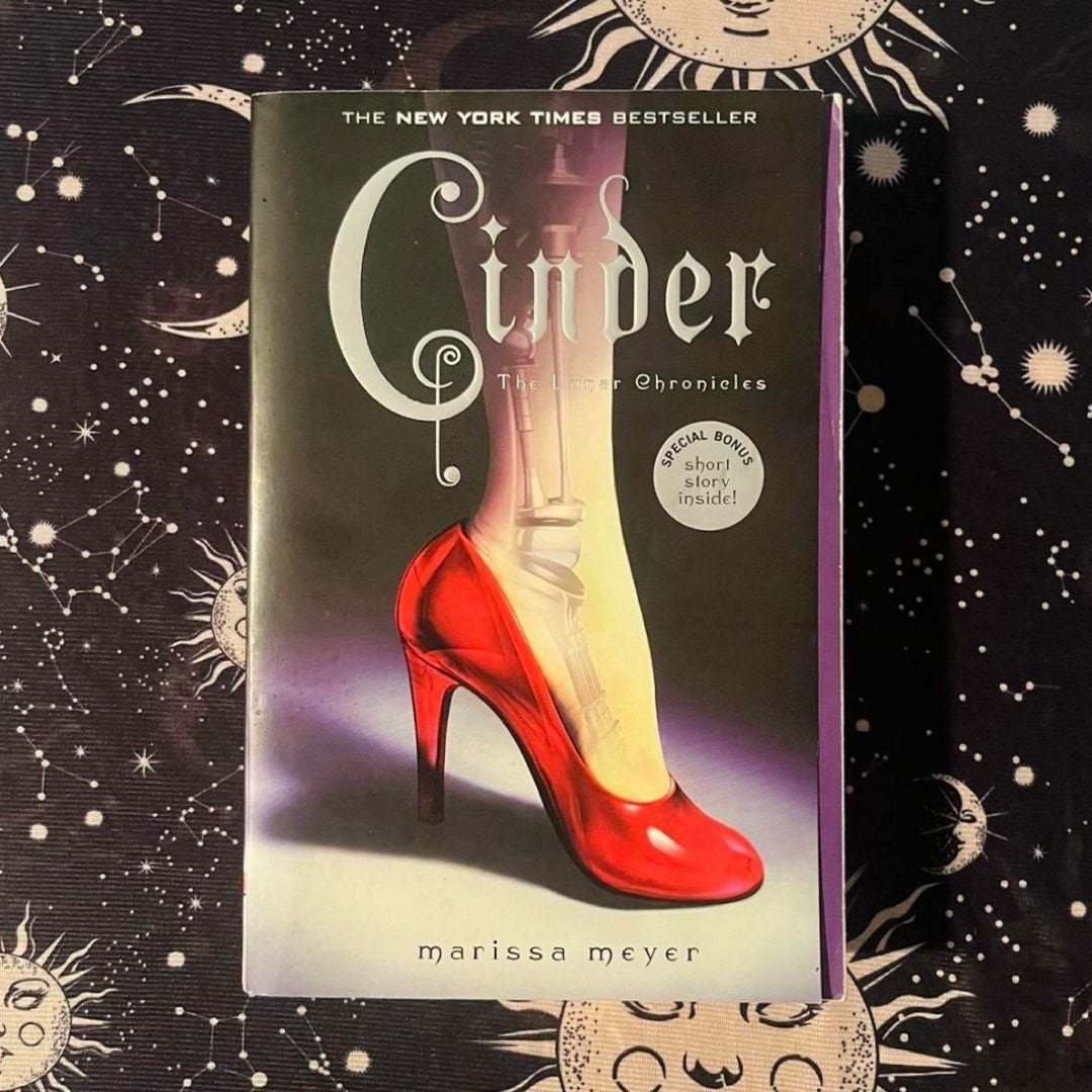 Cinder by Marissa Meyer , Paperback | Pangobooks