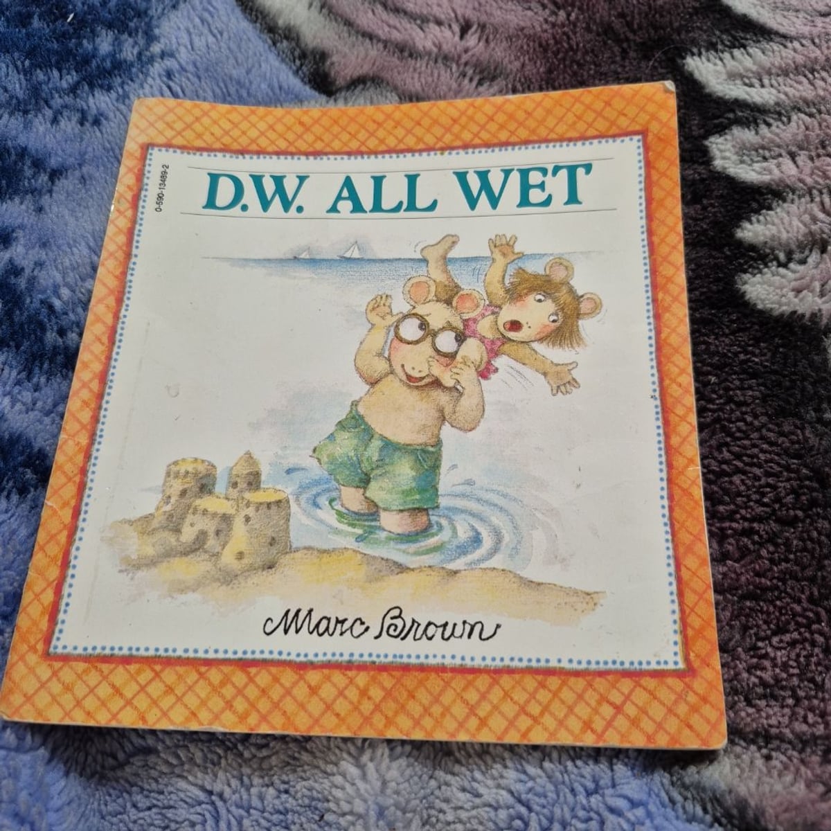 D.W. All Wet by , Paperback | Pangobooks