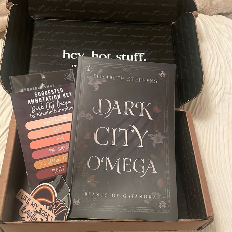 Dark City Omega by Elizabth Stevens , Paperback | Pangobooks