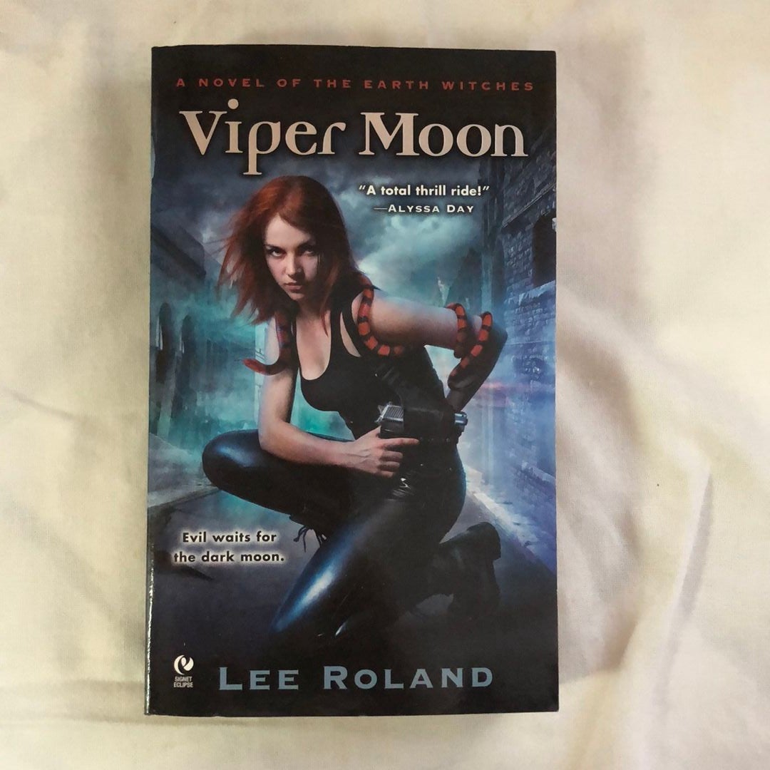 Viper Moon by Lee Roland, Paperback | Pangobooks