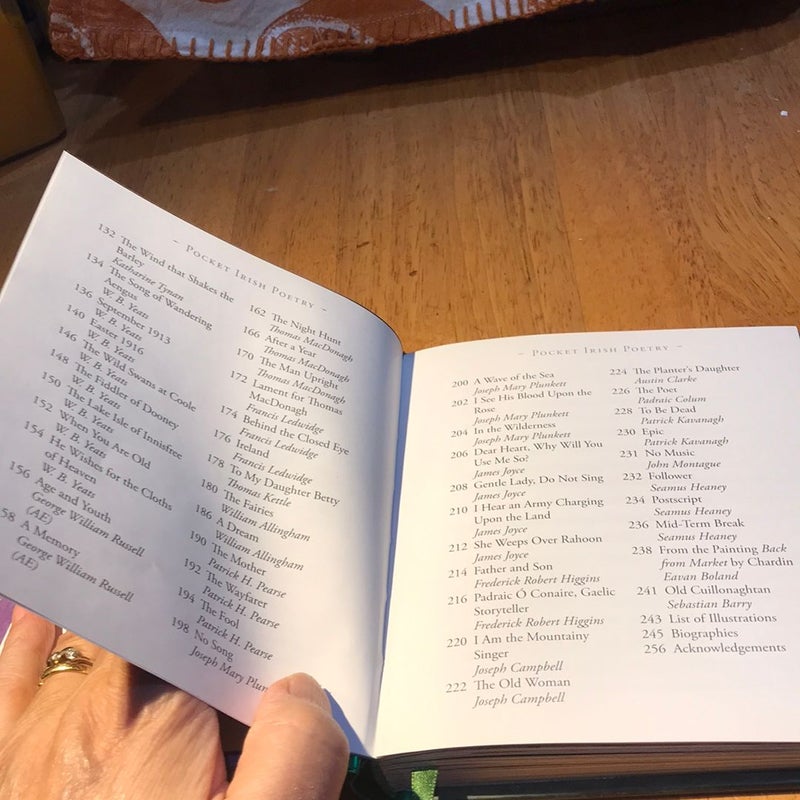 Pocket Irish Poetry by Fiona Biggs, Hardcover | Pangobooks
