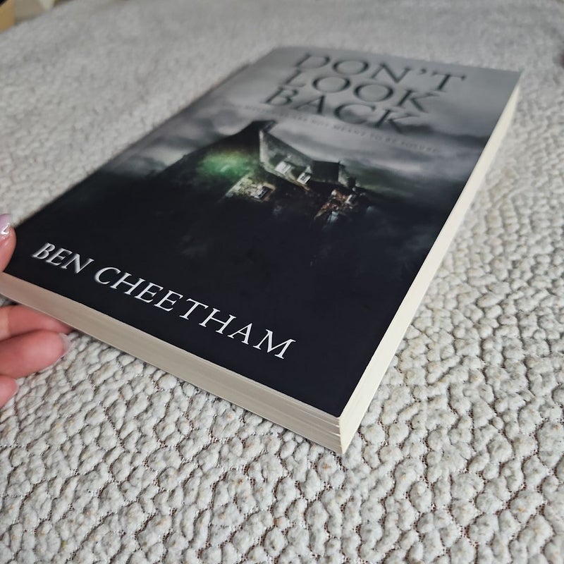 Don't Look Back by Ben Cheetham, Paperback | Pangobooks