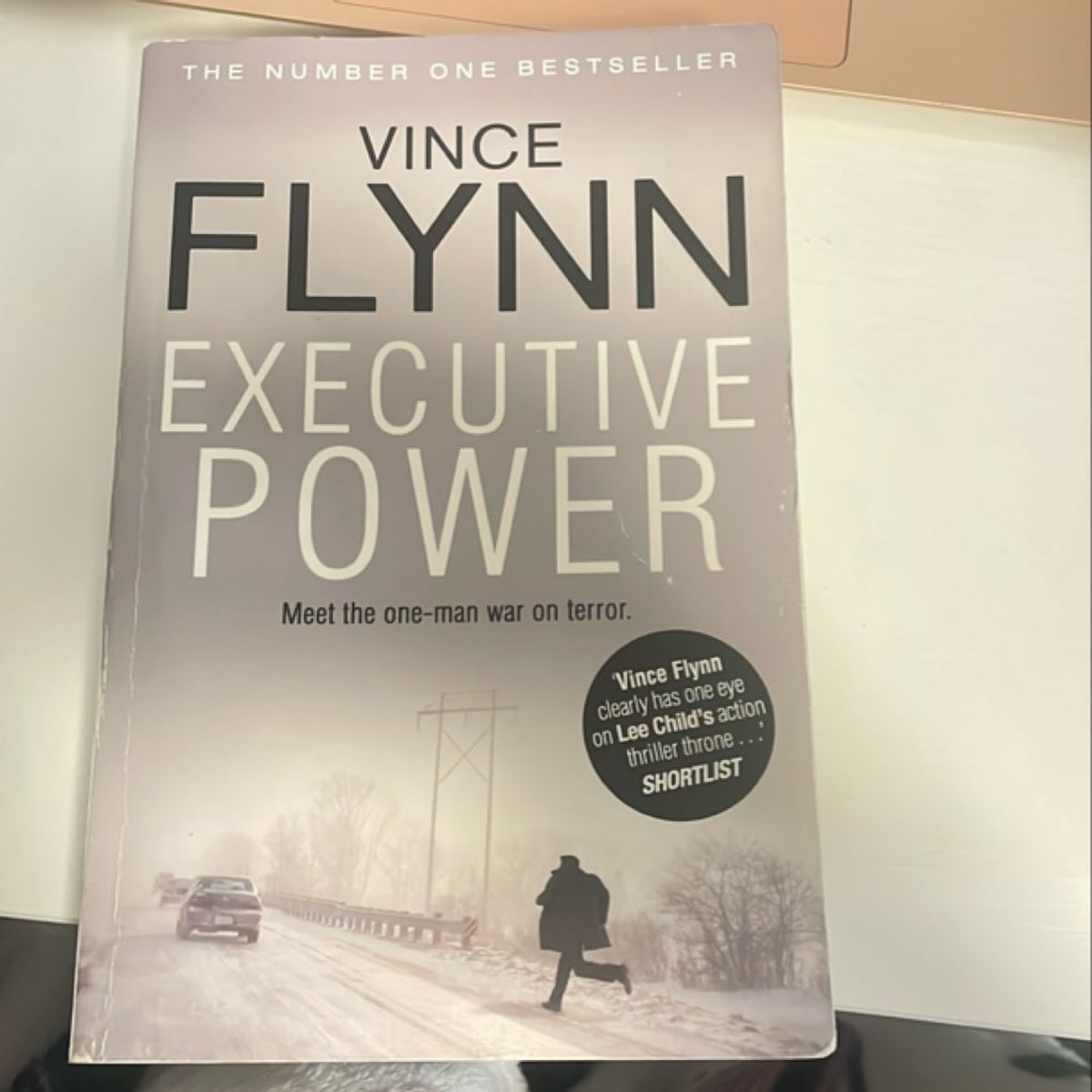 Executive Power (UK Version) by Vince Flynn, Paperback | Pangobooks