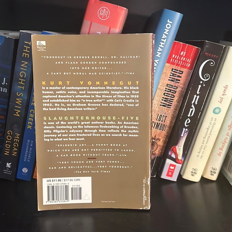 Slaughterhouse-Five by Kurt Vonnegut, Paperback | Pangobooks