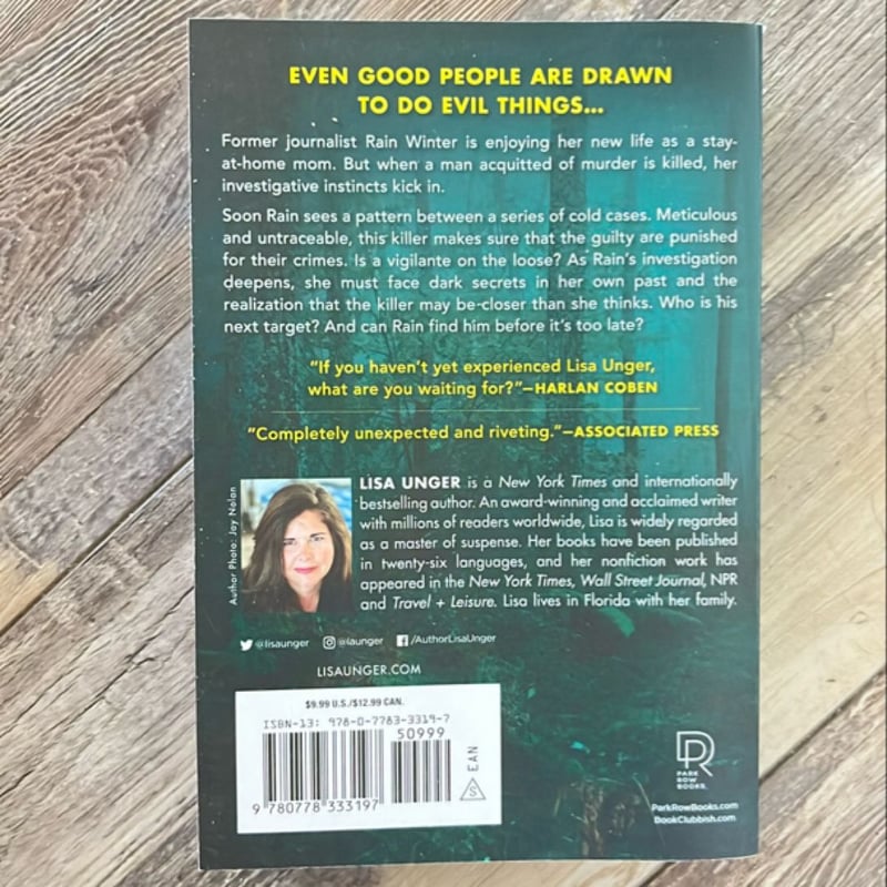 The Stranger Inside by Lisa Unger, Paperback | Pangobooks