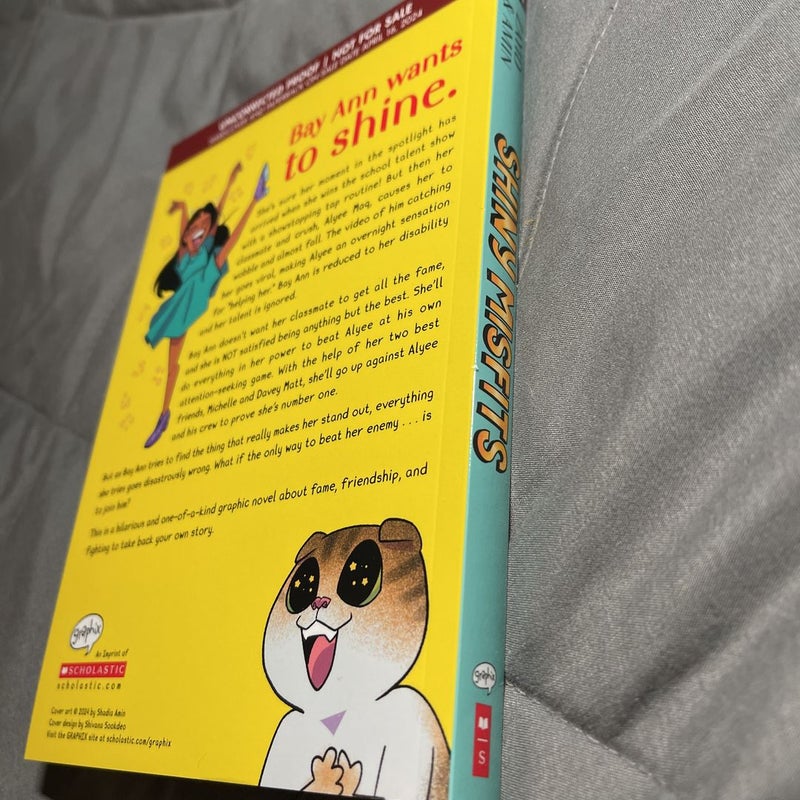 Shiny Misfits ARC by Maysoon Zayid, Paperback | Pangobooks