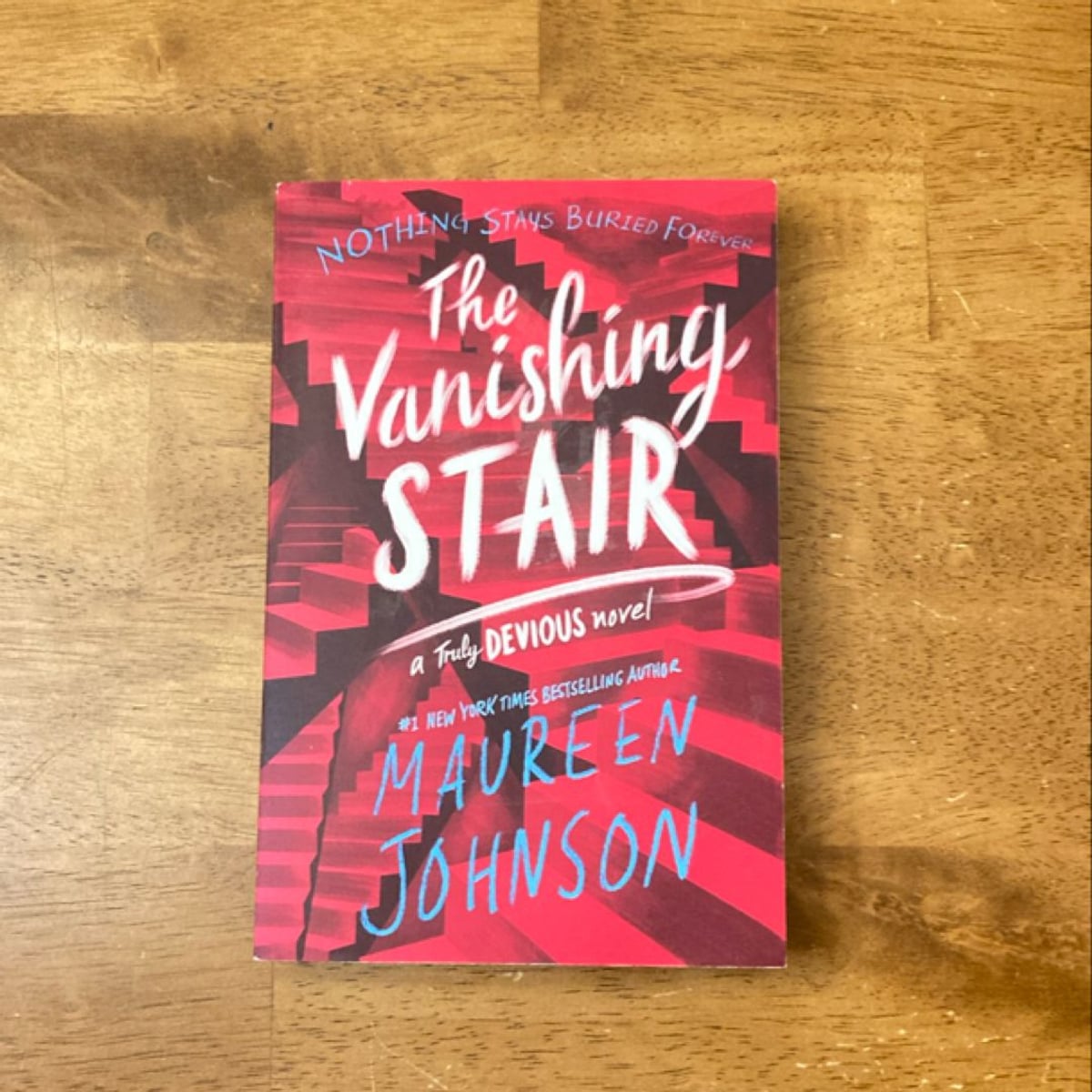 The Vanishing Stair by Maureen Johnson, Paperback | Pangobooks