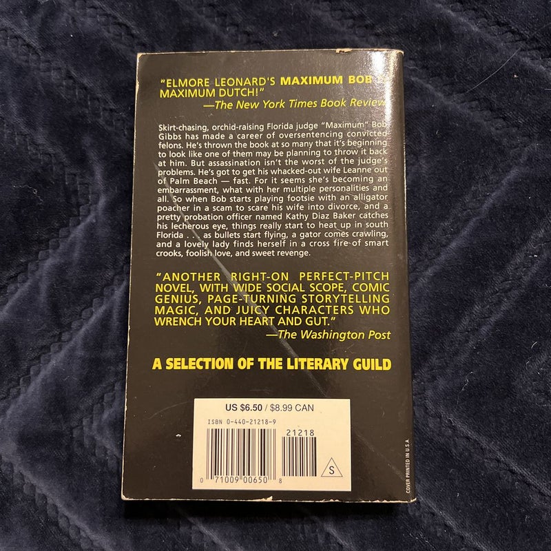 Maximum Bob by Elmore Leonard, Paperback | Pangobooks