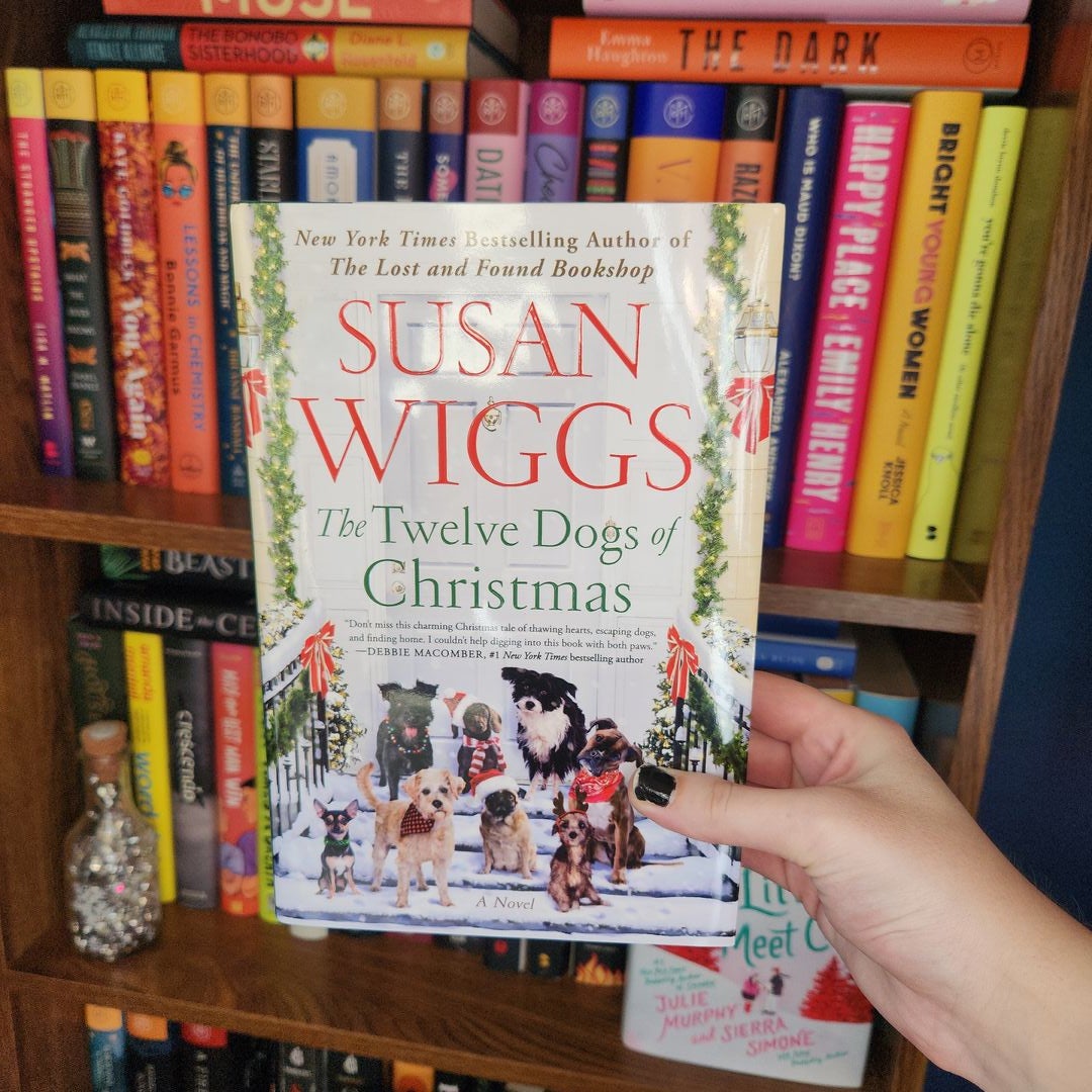 The Twelve Dogs of Christmas by Susan Wiggs, Hardcover | Pangobooks