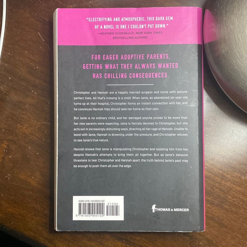 The Perfect Child by Lucinda Berry, Paperback | Pangobooks