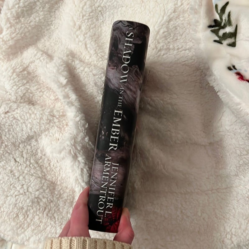 A Shadow in the Ember by Jennifer L. Armentrout, Hardcover | Pangobooks