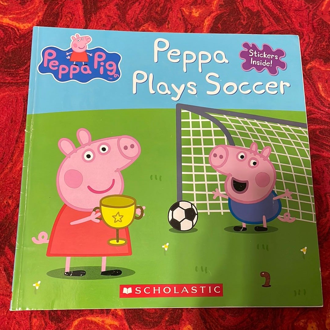 Peppa Plays Soccer (Peppa Pig: 8x8) by Scholastic, Paperback | Pangobooks