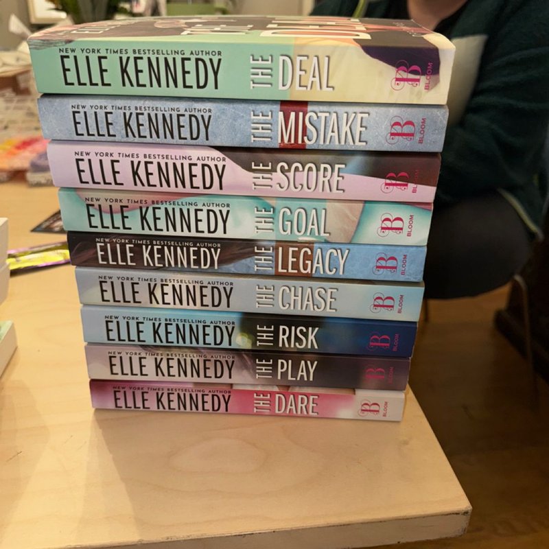 OFF CAMPUS & BRIAR U by Elle Kennedy, Paperback | Pangobooks