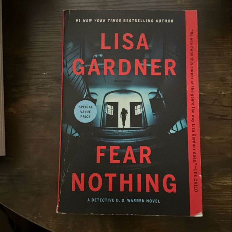 Fear Nothing by Lisa Gardner, Paperback | Pangobooks