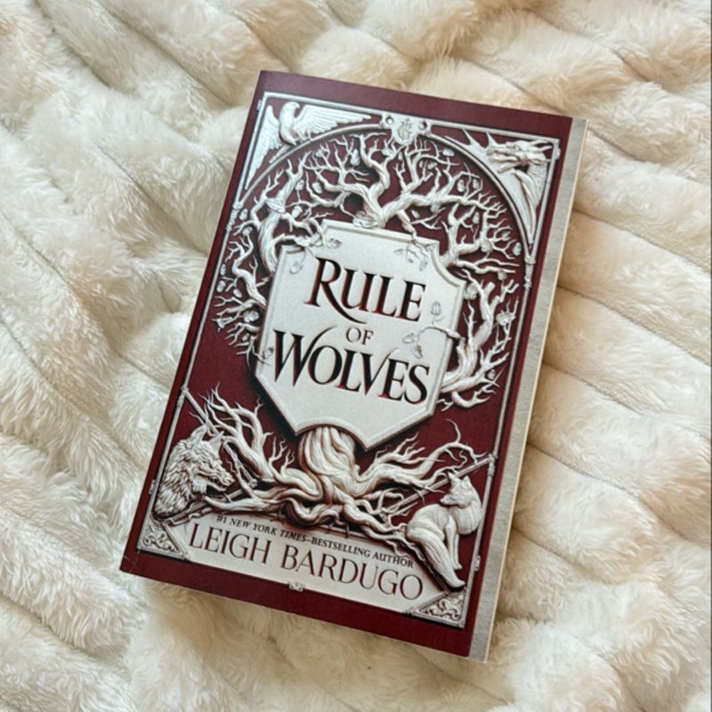 Rule of Wolves by Leigh Bardugo, Paperback | Pangobooks
