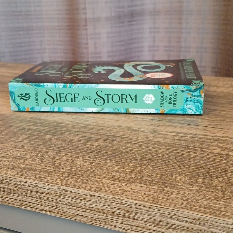 Siege and Storm by Leigh Bardugo , Paperback | Pangobooks
