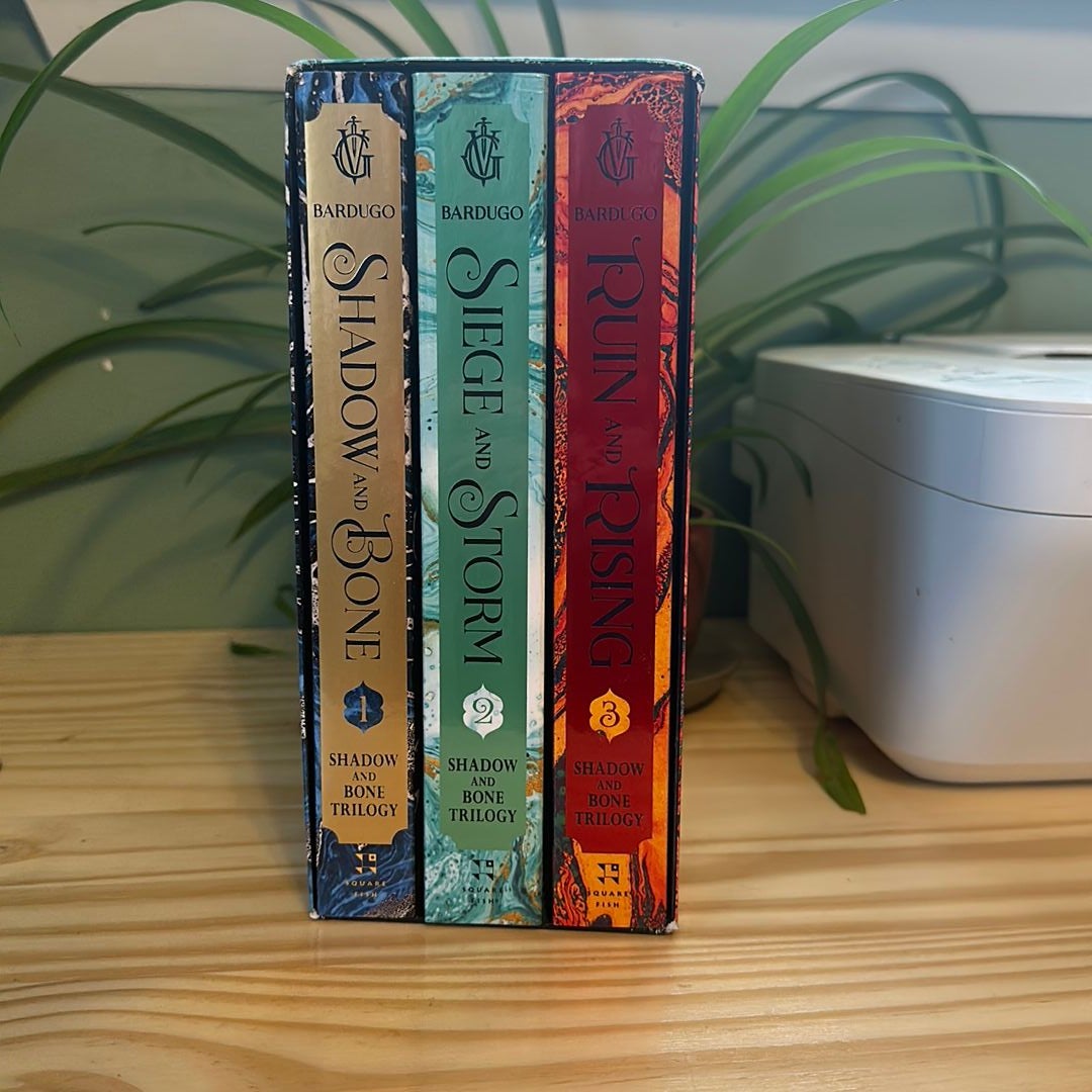 The Shadow and Bone Trilogy Boxed Set by Leigh Bardugo, Paperback | Pangobooks
