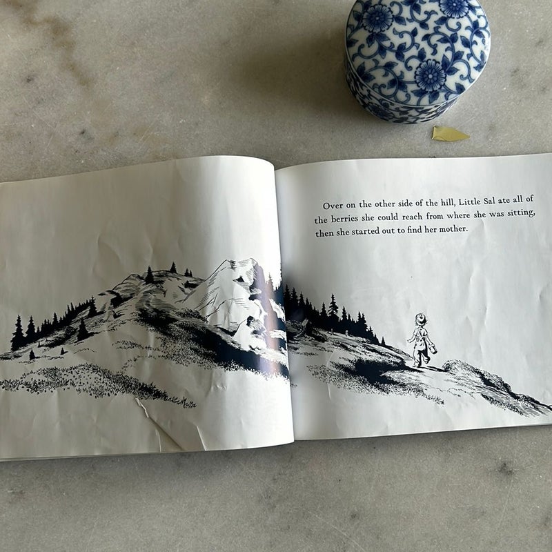 Blueberries for Sal by Robert McCloskey, Paperback | Pangobooks