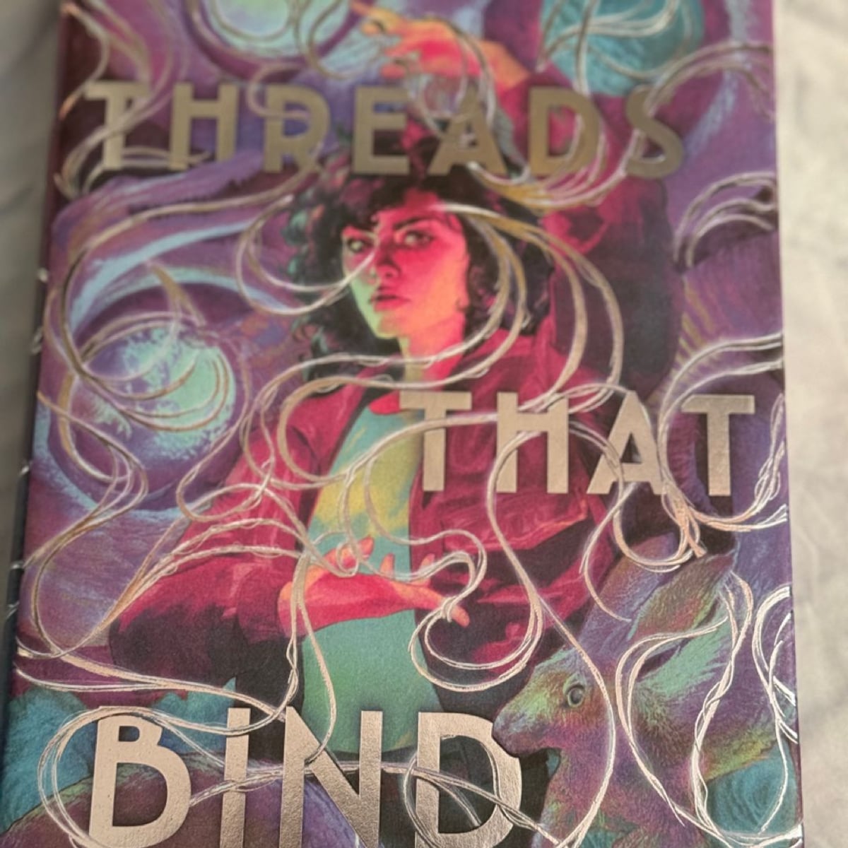 Threads that Bind (Fairyloot) by Kika Hatzopoulou , Hardcover | Pangobooks