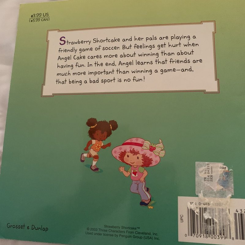 STRAWBERRY SHORTCAKE PLAYS SOCCER by Ruth Koeppel, Paperback | Pangobooks