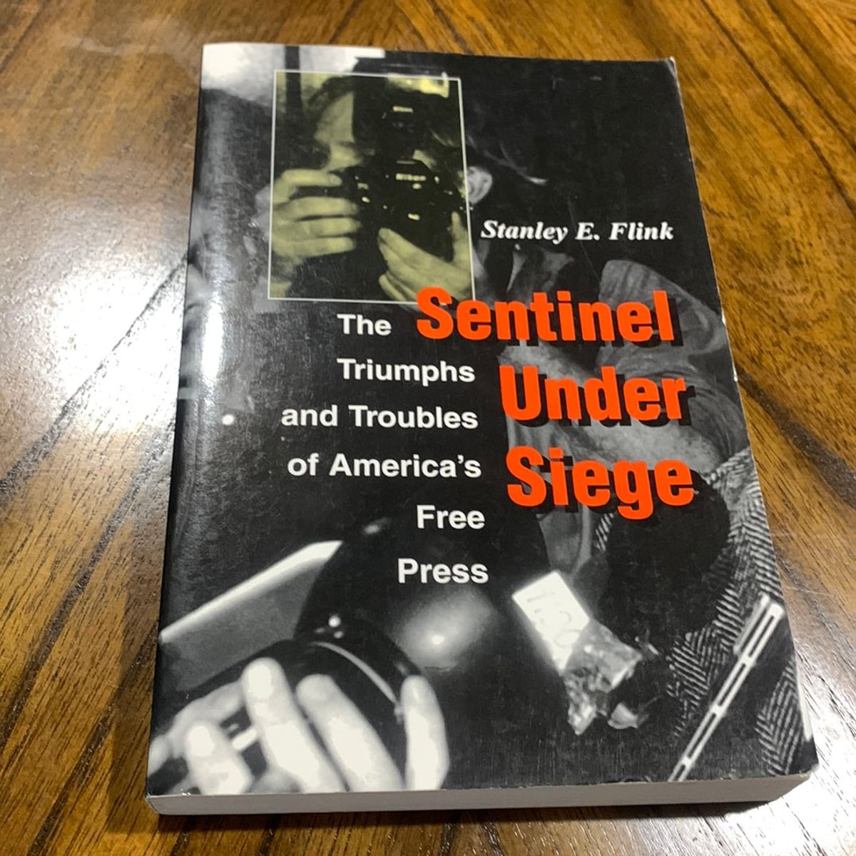 Sentinel under Siege by Stanley E. Flink, Paperback | Pangobooks