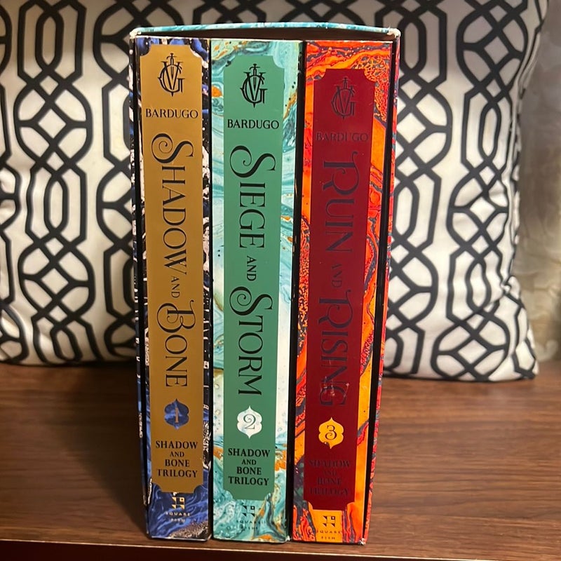 The Shadow and Bone Trilogy Boxed Set by Leigh Bardugo, Paperback | Pangobooks