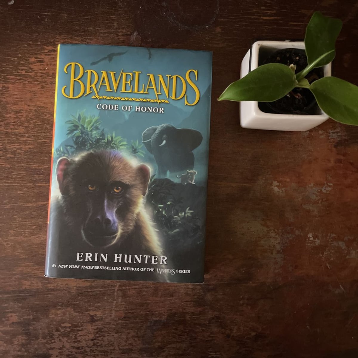 Bravelands #2: Code of Honor by Erin Hunter, Hardcover | Pangobooks