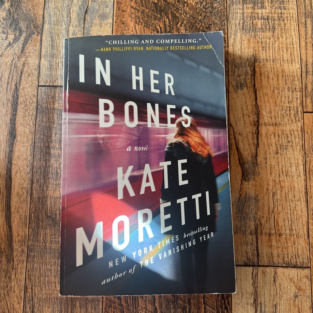 In Her Bones by Kate Moretti, Paperback | Pangobooks