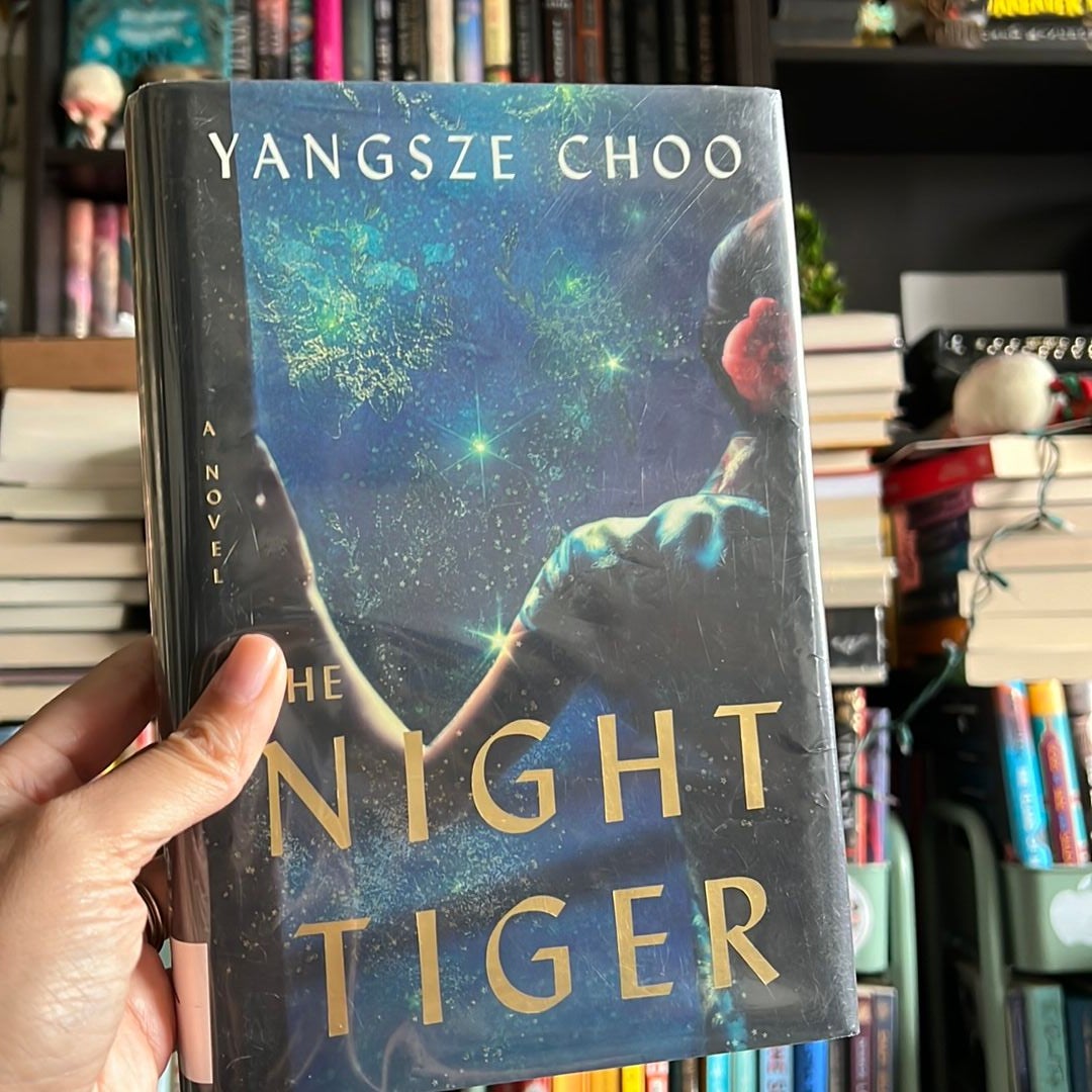 The Night Tiger by Yangsze Choo, Hardcover | Pangobooks