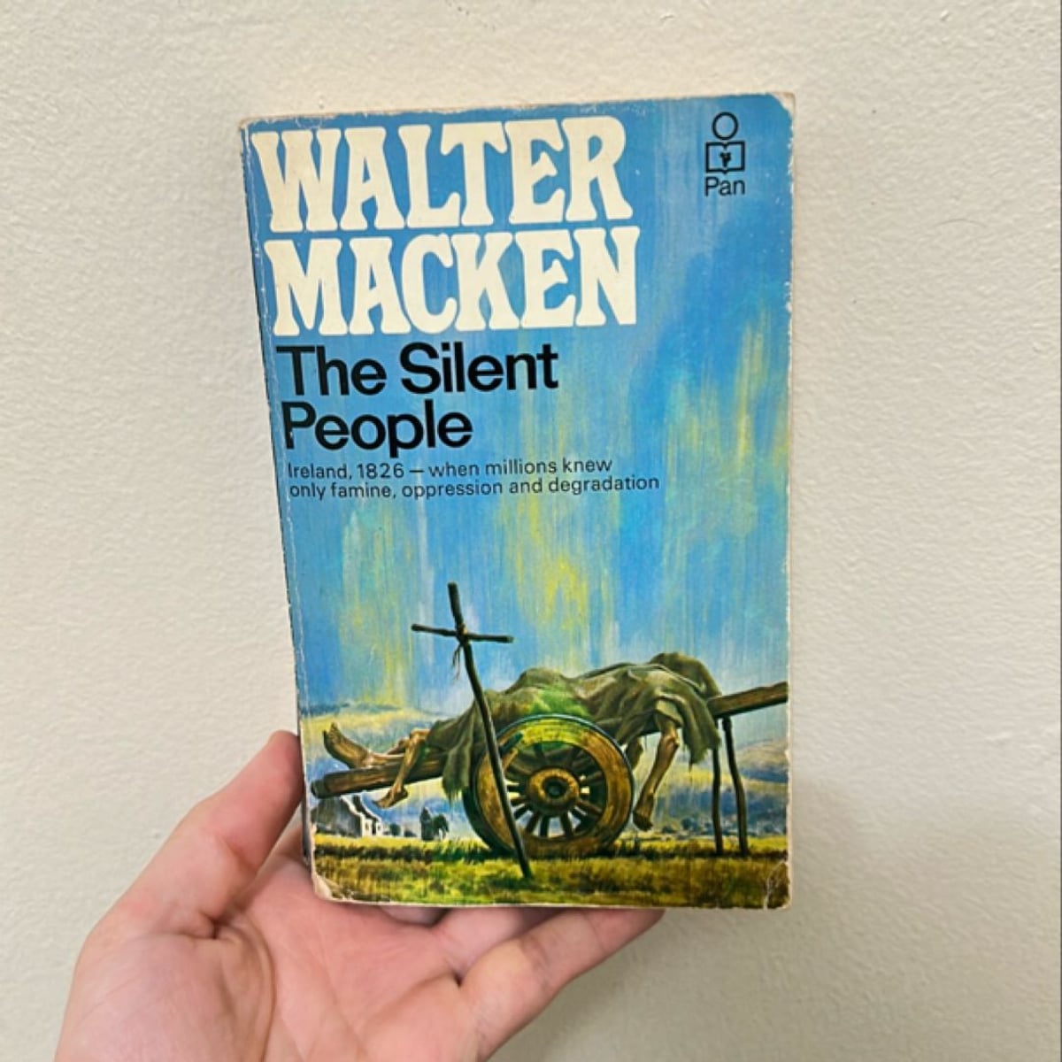 The silent people by Walter Macken , Paperback | Pangobooks