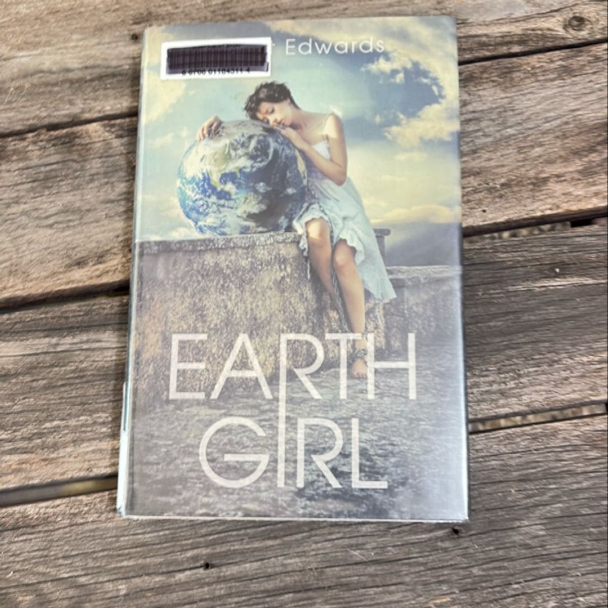 Earth Girl by Janet Edwards