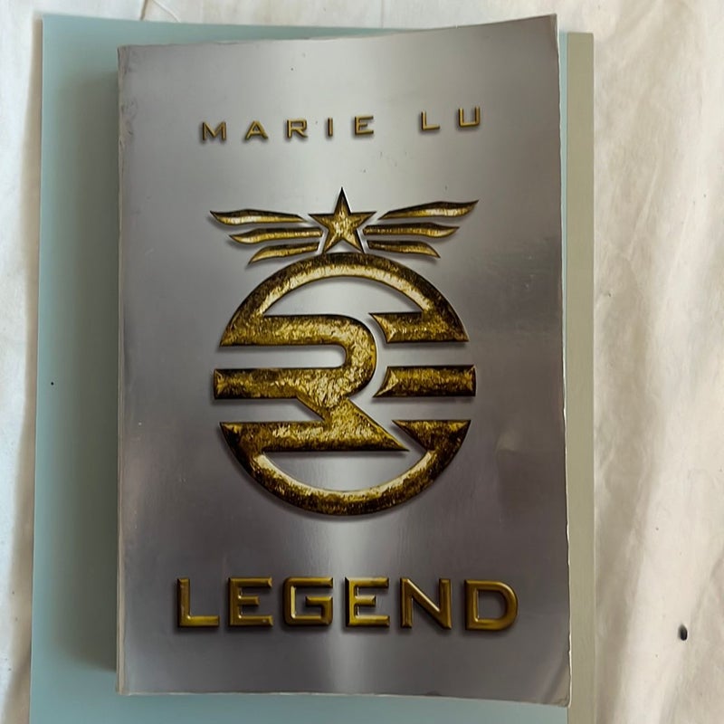Legend by Marie Lu , Paperback | Pangobooks