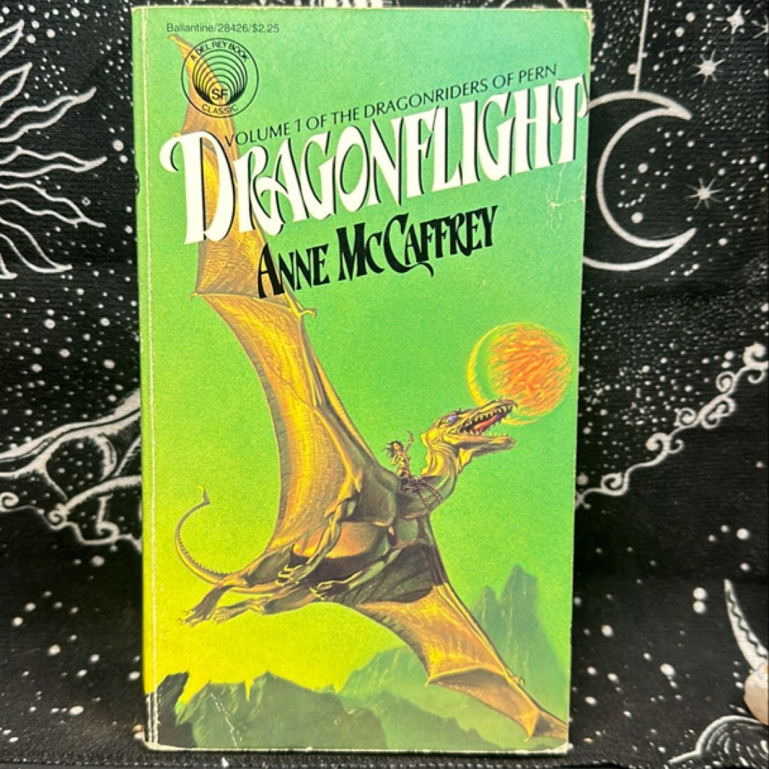 Dragonflight by Anne McCaffrey, Paperback | Pangobooks