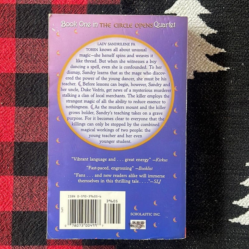 Magic Steps by Tamora Pierce, Paperback | Pangobooks