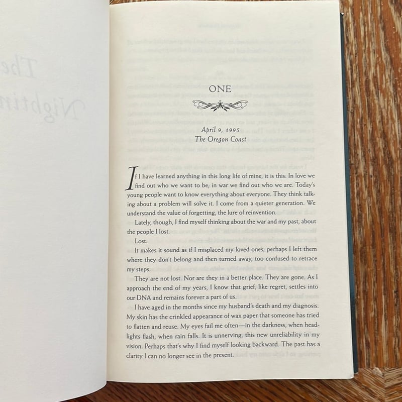 The Nightingale by Kristin Hannah, Hardcover | Pangobooks